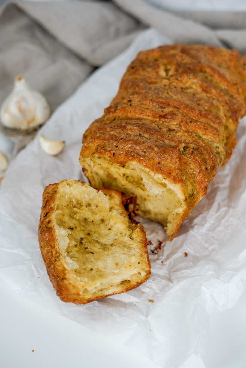 Domácí česneková bageta | Aktin recepty