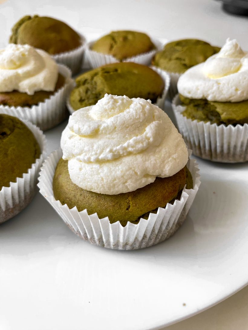 Machové muffiny s krémom z mascarpone | Aktin recepty