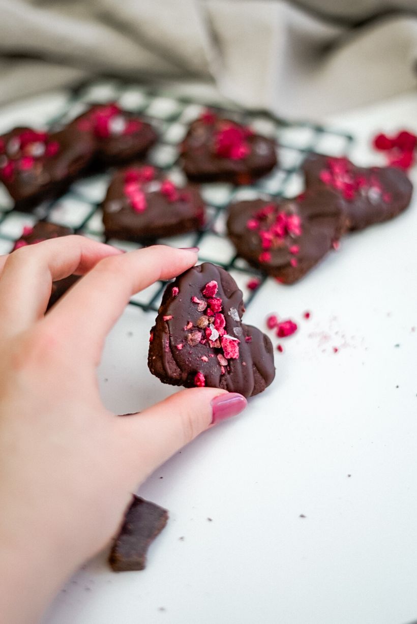 Valentínske raw srdiečka z datlí | Aktin recepty