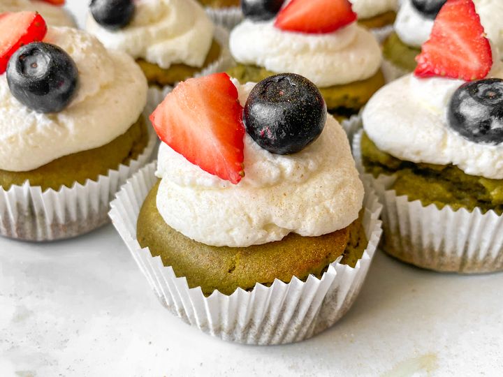 Machové muffiny s krémom z mascarpone | Aktin recepty