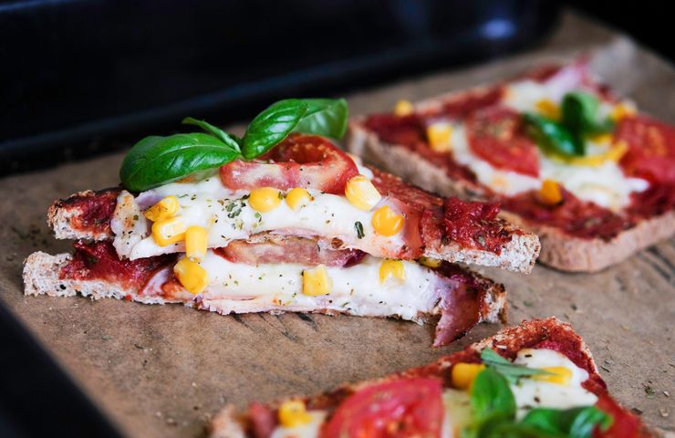 Inspirace na rychlou večeři – obložený toust 3x jinak | Aktin recepty